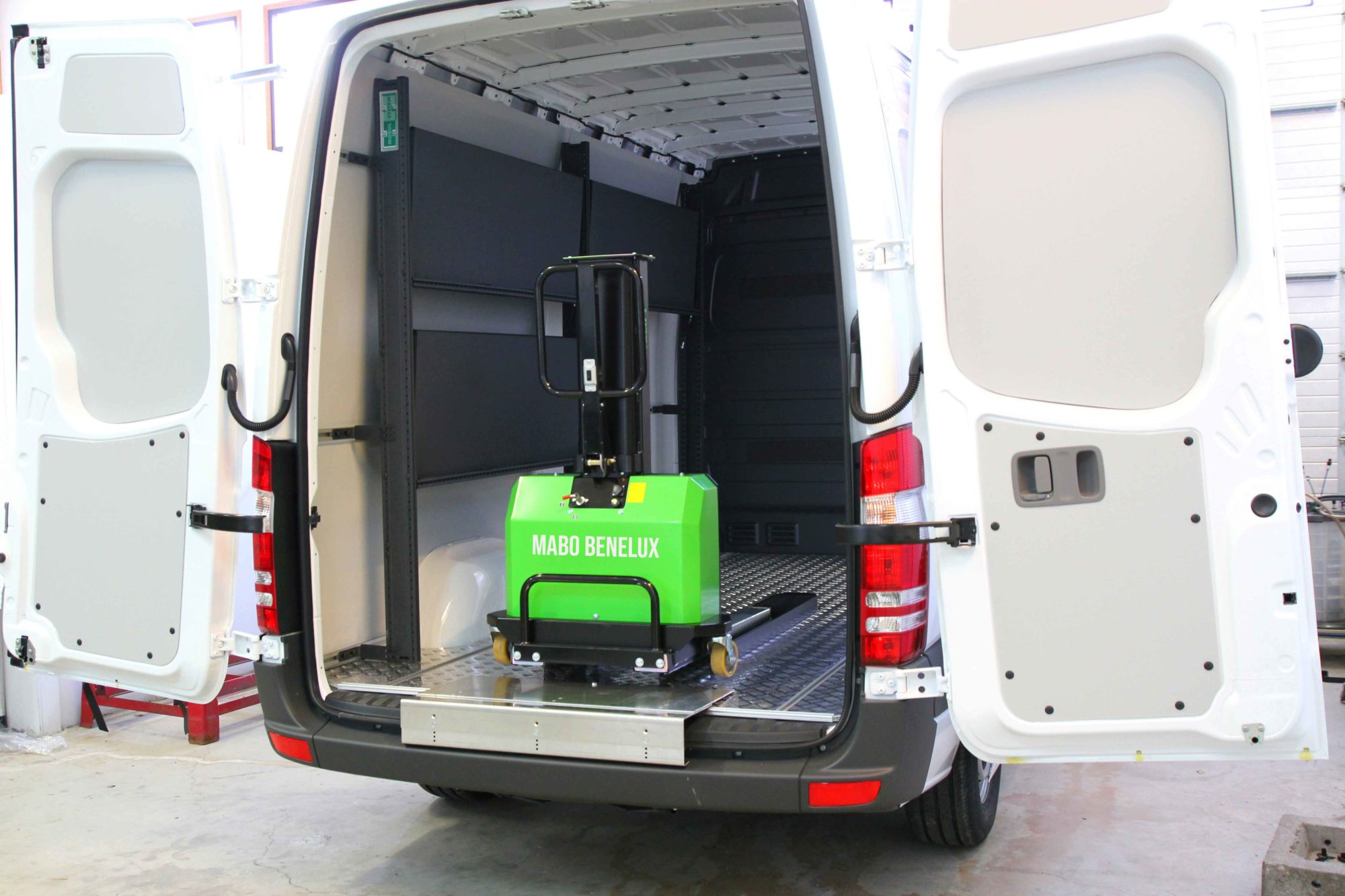 Laadklep alternatief Innolift meeneemstapelaar | Mabo BeNeLux, dé Nr.1 ...